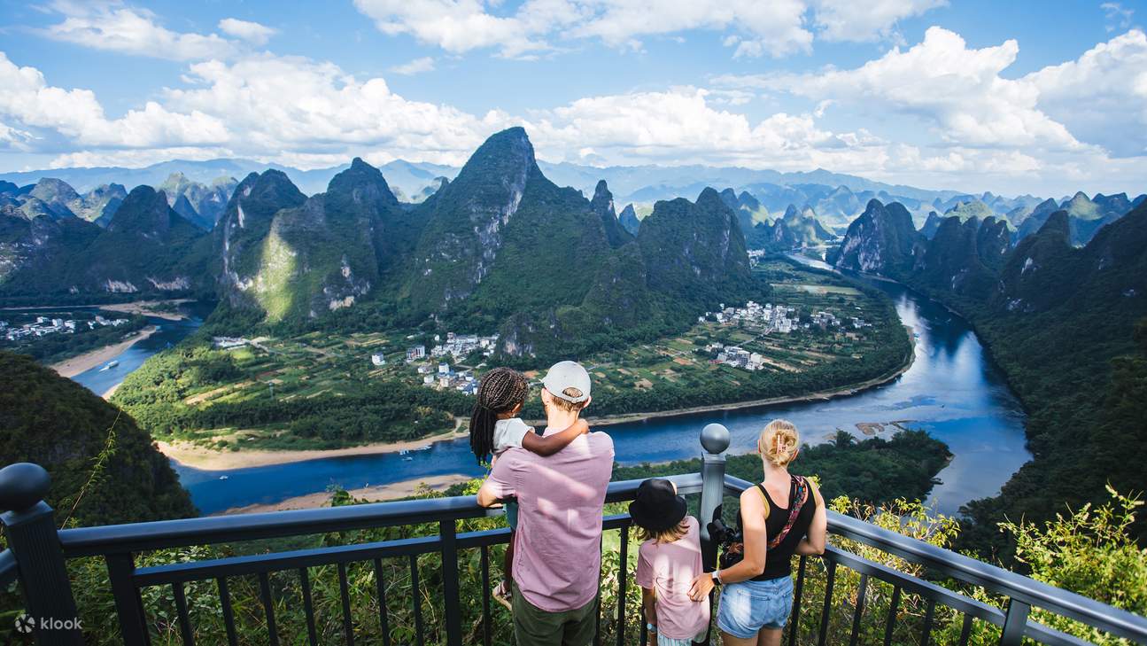 Excursión privada clásica de 2 días en balsa de bambú por el río ...