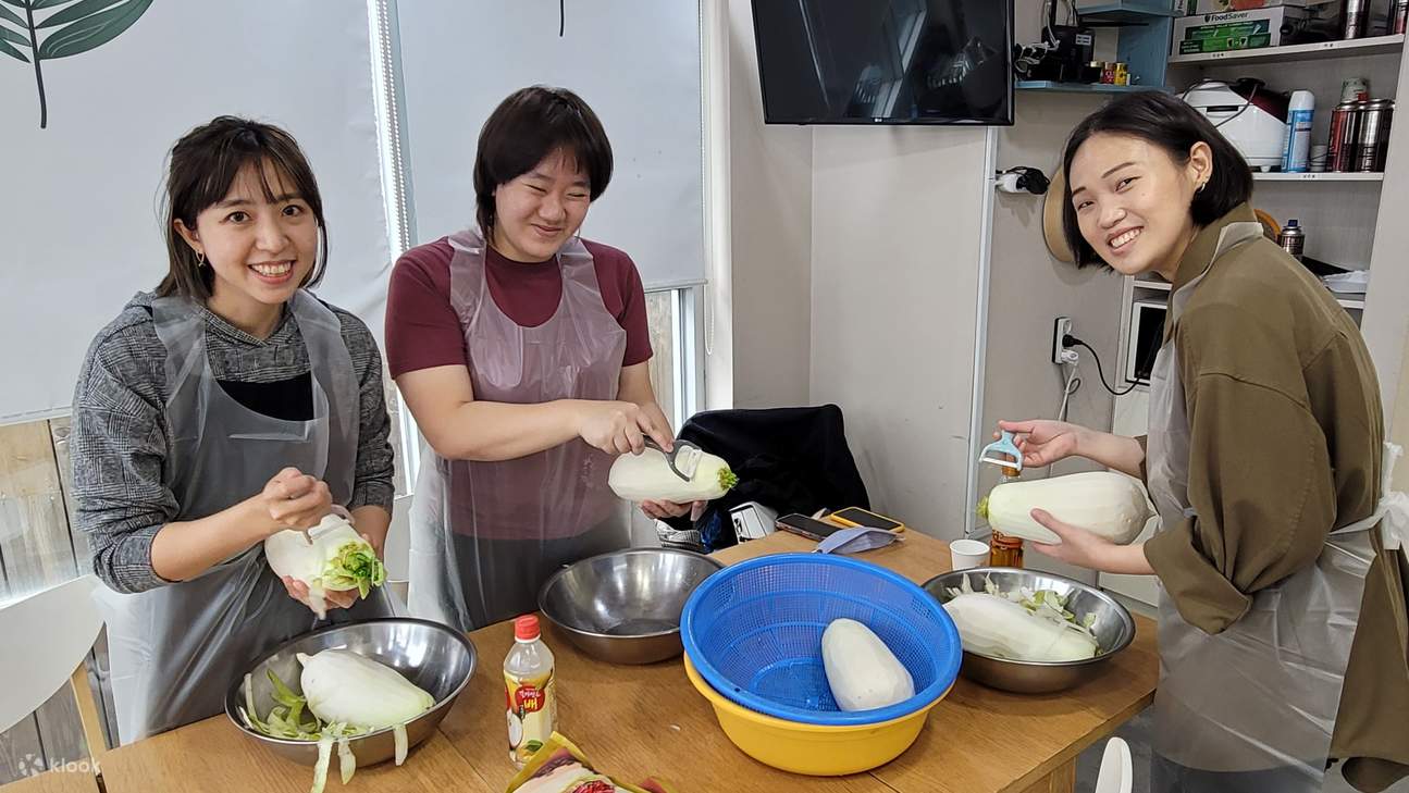 Korean radish Kimchi(Kkakdugi) Cooking with Ocean view in Busan - Klook