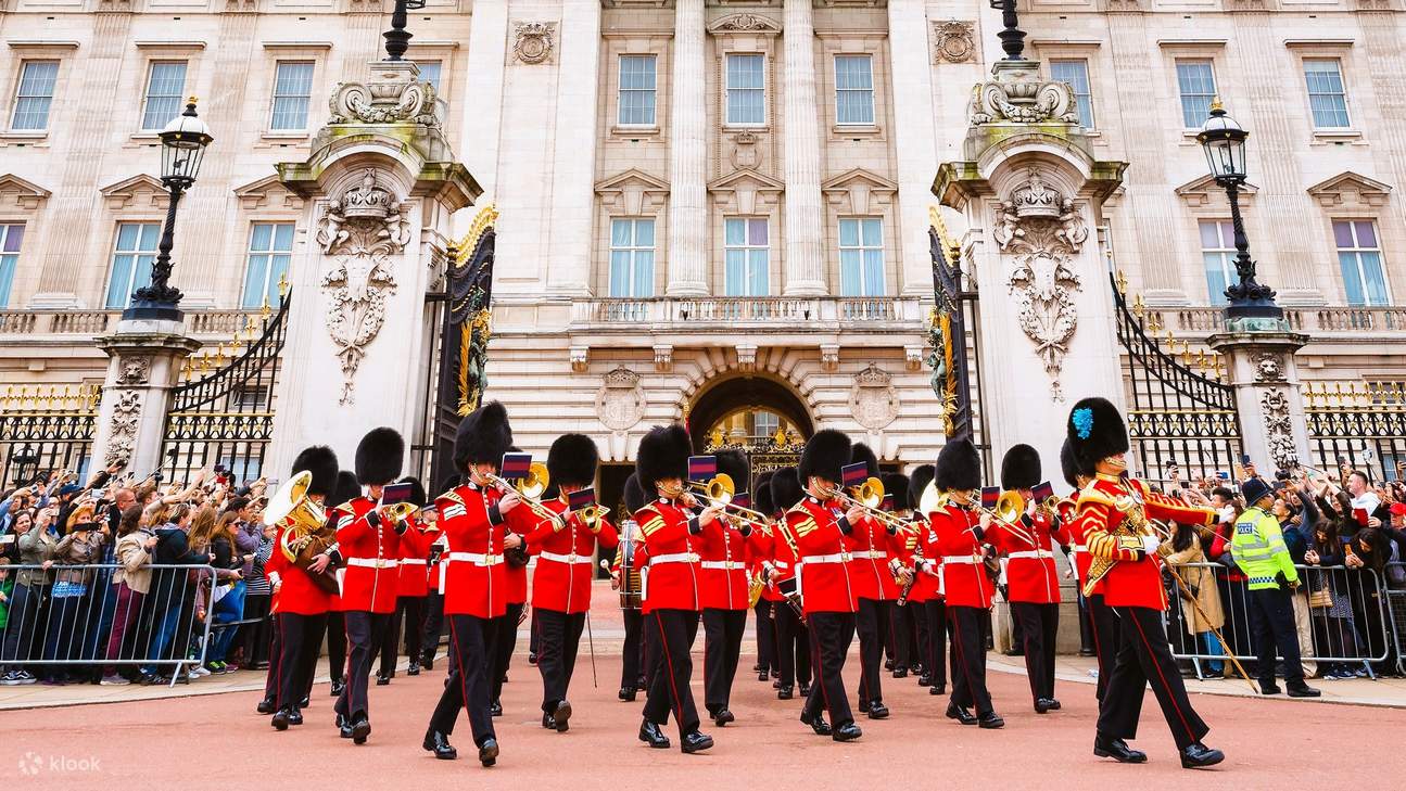 Changing of the Guard Walking Tour in London - Klook India