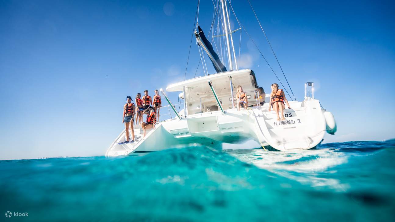 Tour en catamarán por Isla Mujeres con buffet y barra libre - Klook ...