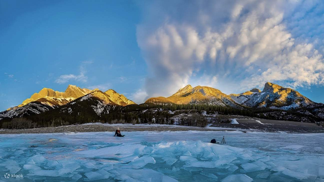 Abraham Lake Ice Bubbles and Peyto Lake Icefield Day Tour - Klook ...