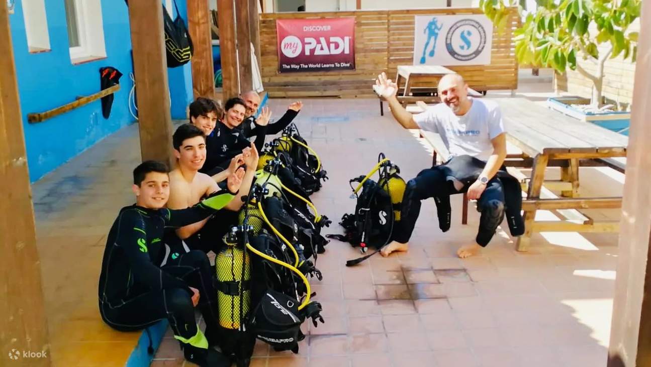 巴利阿里群島的 Padi 開放水域潛水員與 Padi 5 星級 Idc Klook香港