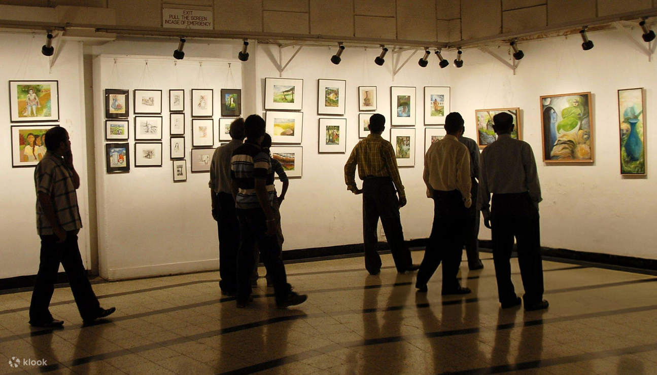 Colaba Art Trails: Guided Tour with of Art Galleries by Foot - Klook