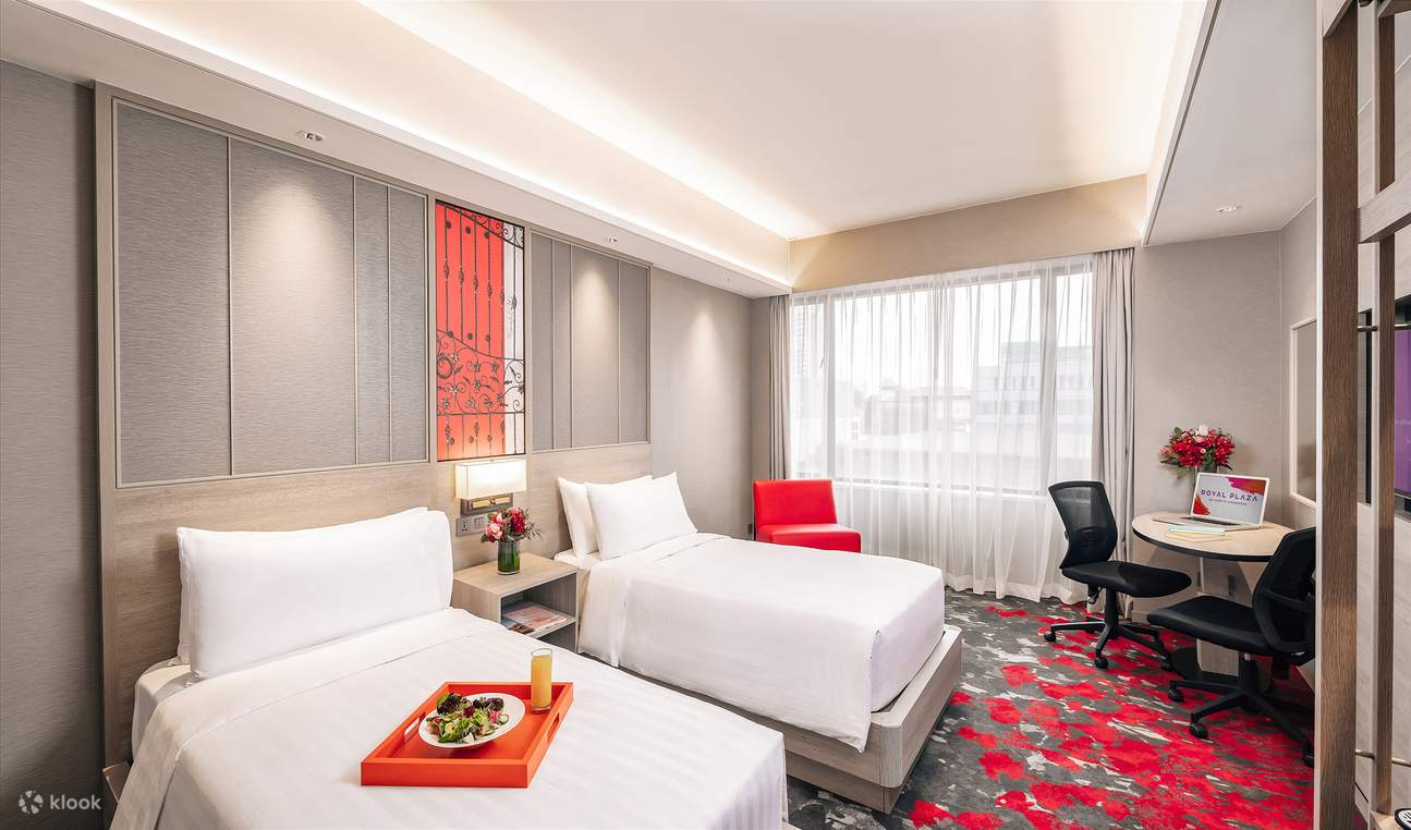 1-Night Stay at Royal Plaza on Scotts Singapore with Breakfast - Klook