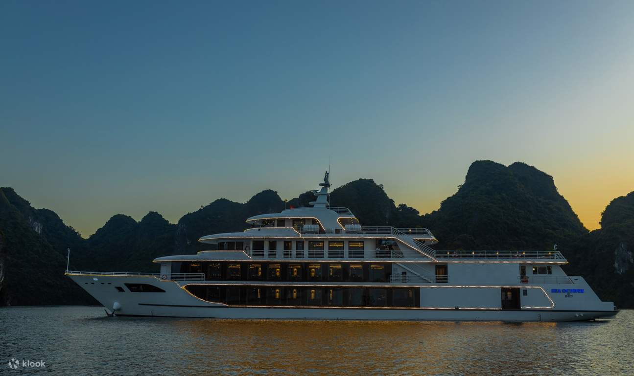 Cena al tramonto e notte abbagliante di Ha Long Bay by Sea Octopus ...