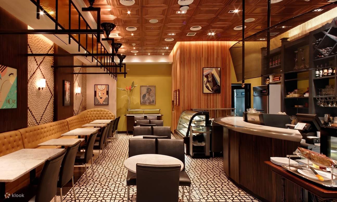 Larry's Cafe & Bar Serendra - Klook New Zealand