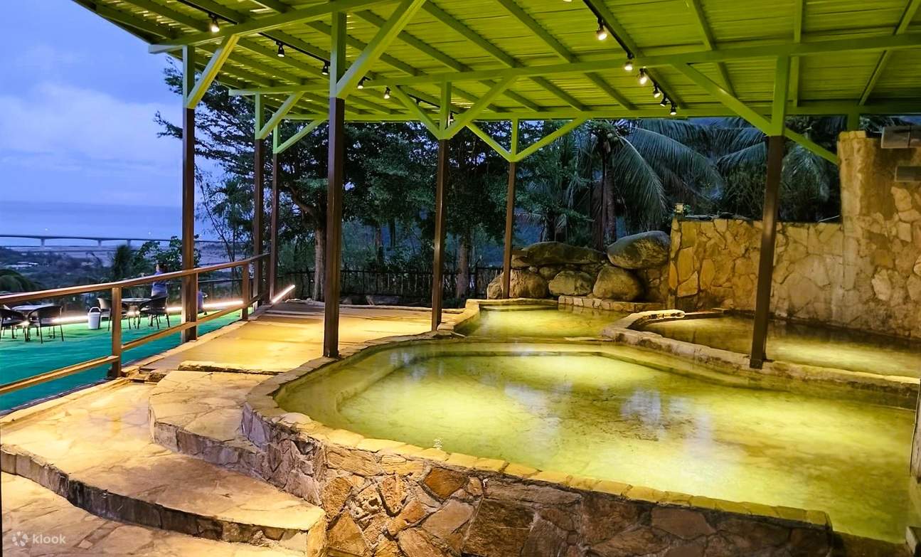 Taitung: Taimali Shanshuiyan Hot Spring Resort - Hot Spring House and ...