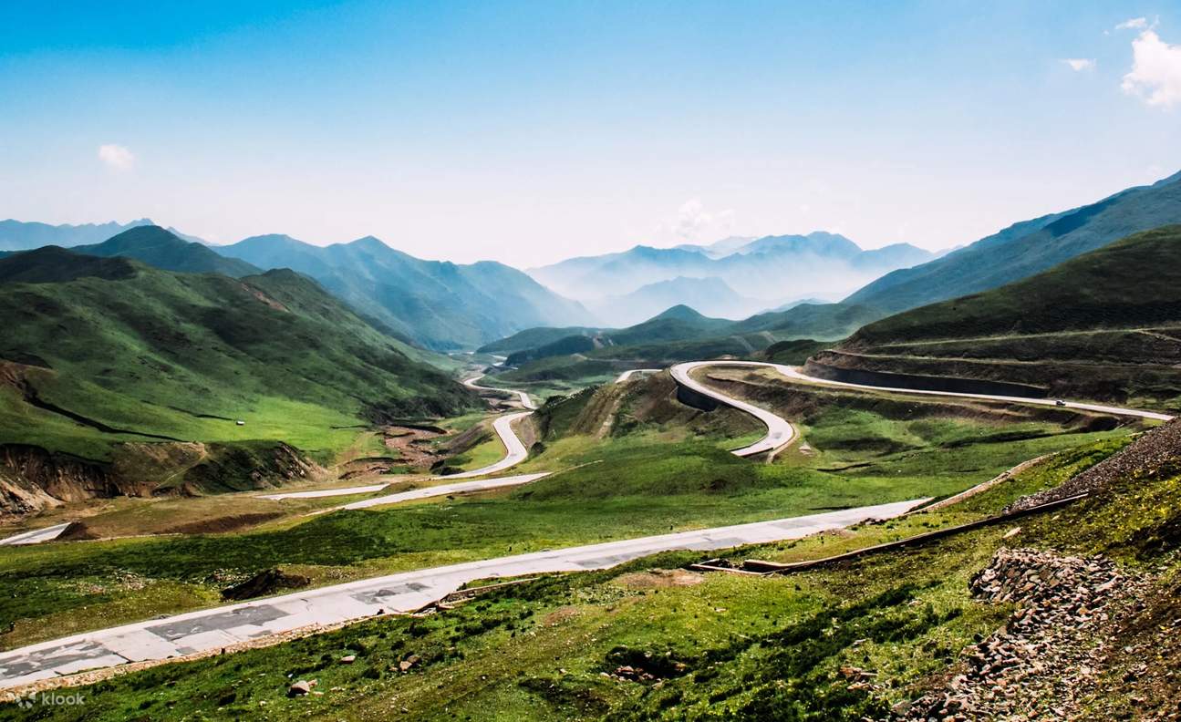 Qinghai Lake, Riyue Mountain, Laji Mountain, and Ta'er Monastery One ...