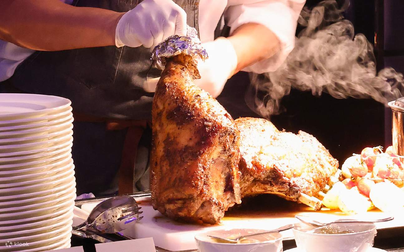 Hotel ICON | Silverbox Ballroom | Festive Brunch and Dinner - Klook