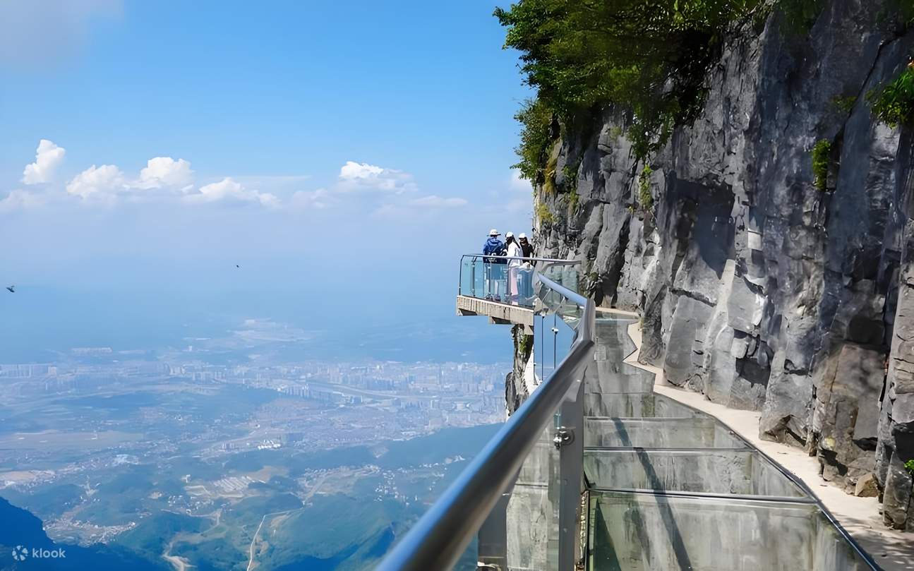 Depart from Changsha, Zhangjiajie Tianmenshan National Forest Park ...