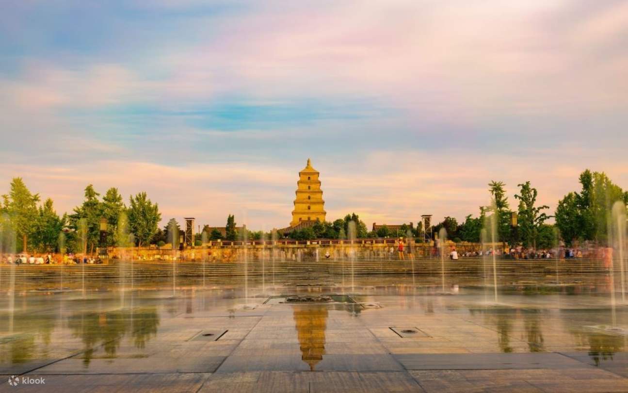 4-Day Tour in Xi'an, Shaanxi (Huaqing Hot Spring + Terracotta Warriors ...