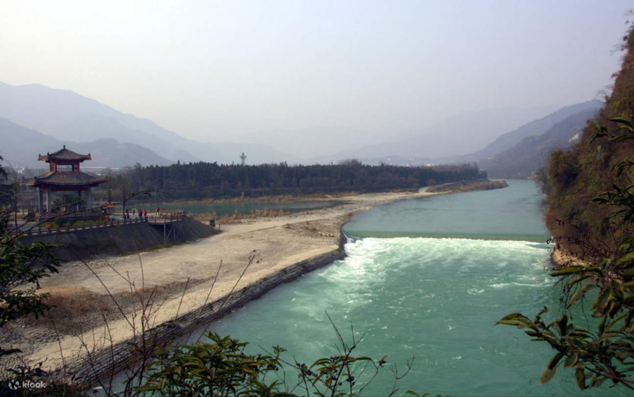 Excursión de un día a la montaña Qingcheng y Dujiangyan (guía de habla inglesa, mínimo 2 ...
