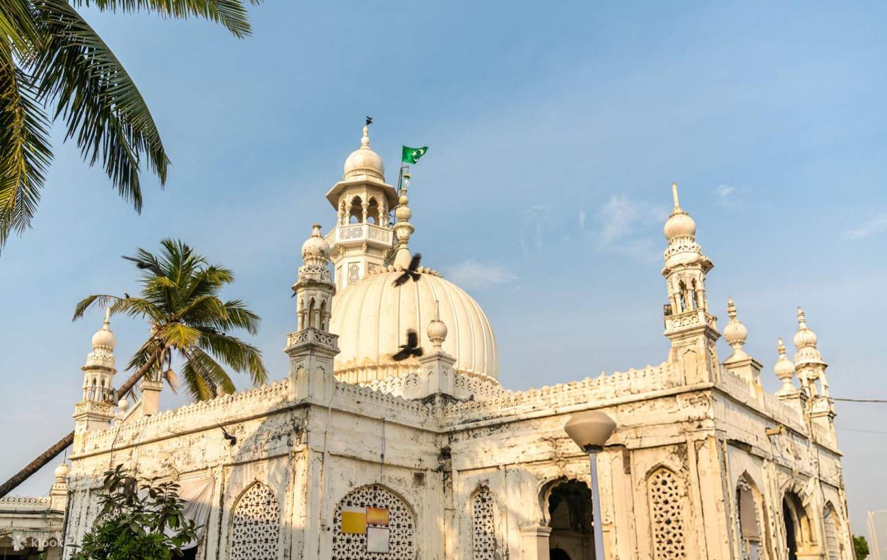 Spiritual Sights of Mumbai-Guided Sightseeing Tour with Hotel Pickup ...