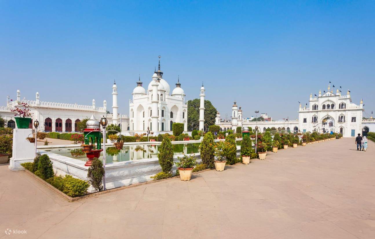 Lucknow en un día completo: Visita turística guiada en coche con guía ...