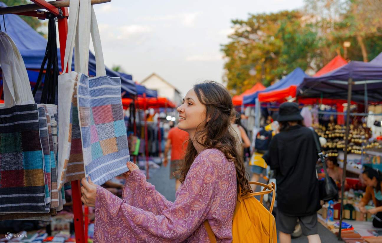 Menjelajahi Pasar Mumbai yang Ramai: Guided Tour dengan Berjalan Kaki ...