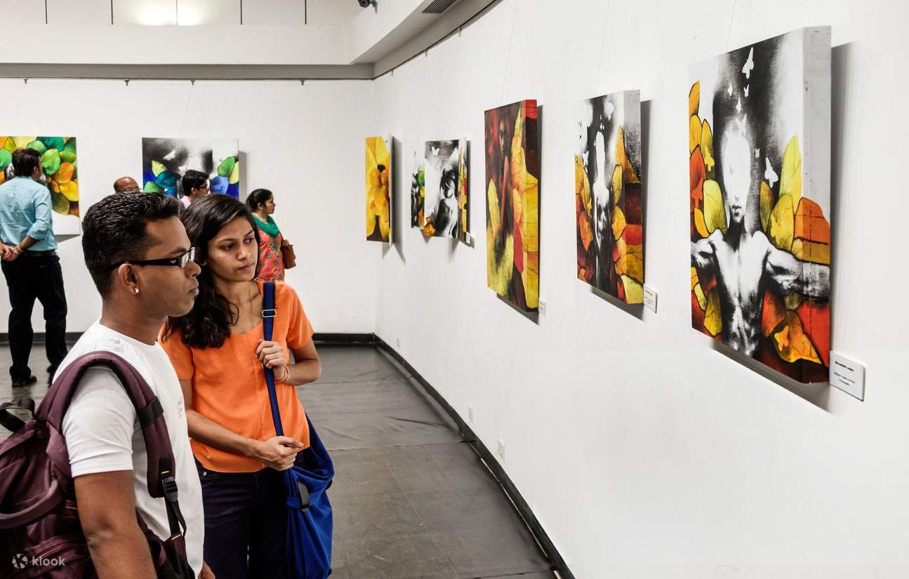Colaba Art Trails: Guided Tour with of Art Galleries by Foot - Klook India