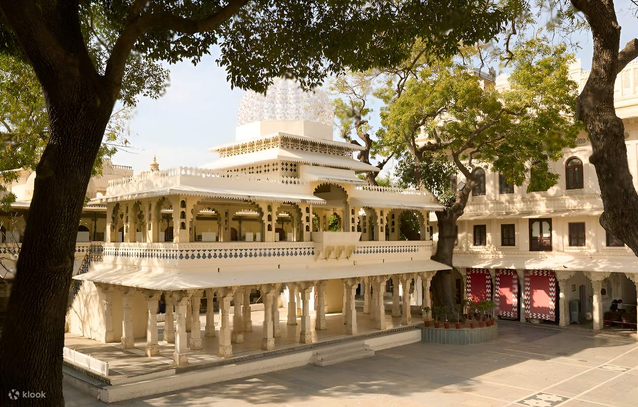 Walk and Explore Udaipur City: Guided Tour by Foot - Klook