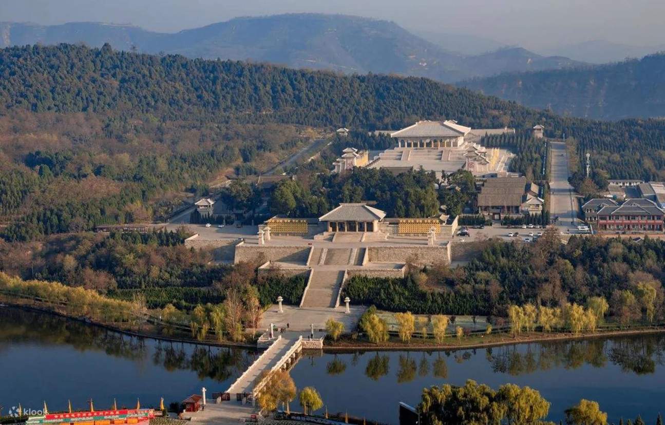 1-Day Tour of Hukou Waterfall and Yellow Emperor's Mausoleum in Xi'an ...