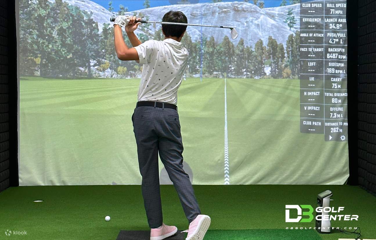 Indoor Golf Stimulator with 3D Putting Green Usage by DB Golf Center - Klook Hong Kong