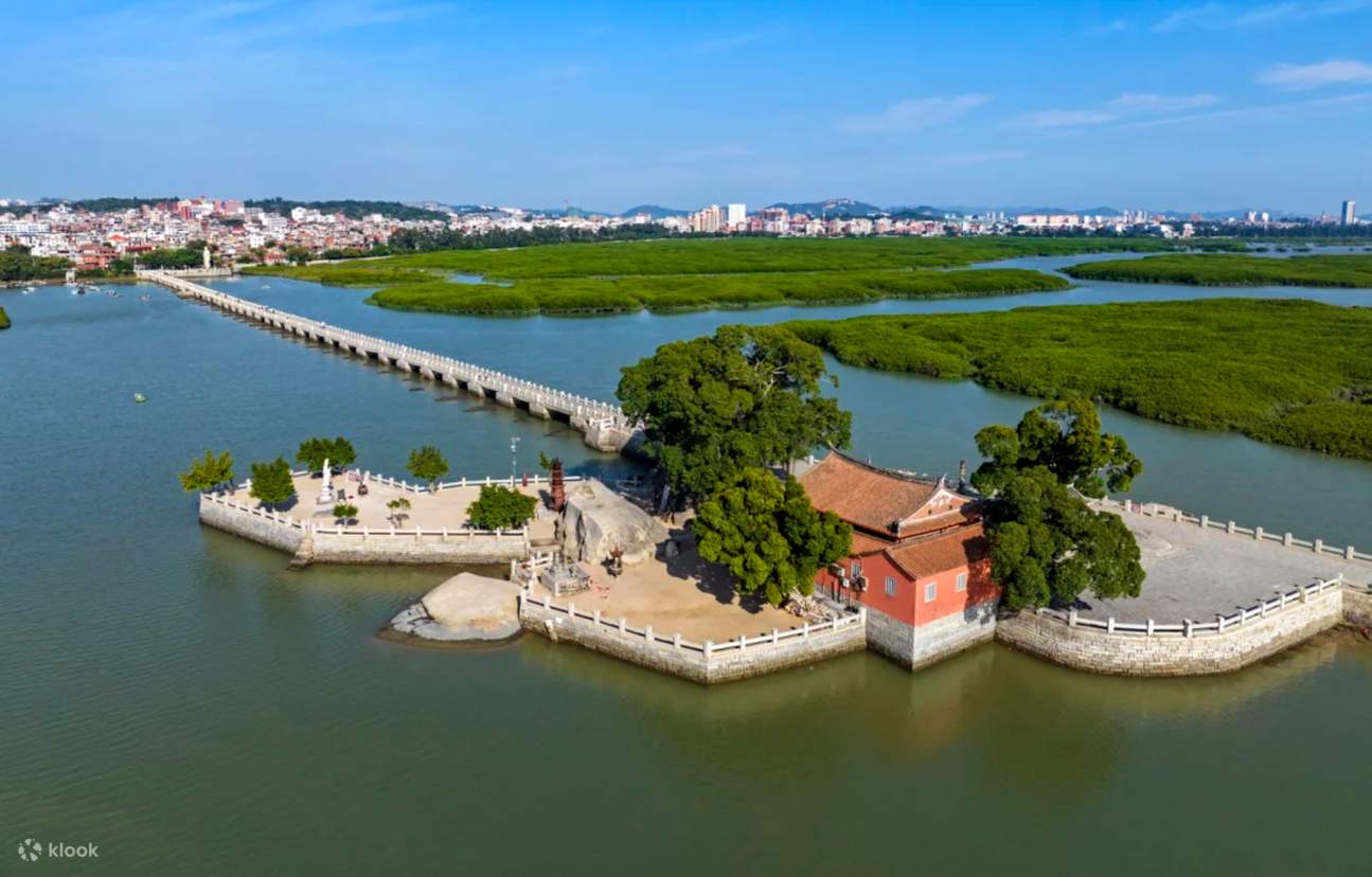 One-Day Tour from Xiamen to Quanzhou Ancient City, Xunpu Village, and Luoyang Bridge (Check-in ...