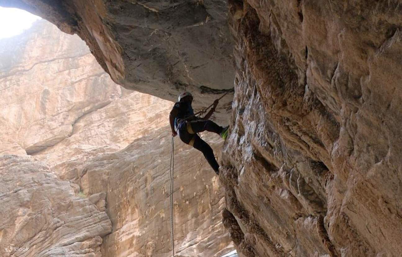 ทัวร์ผจญภัย Snake Canyon ระยะไกลในโอมาน - Klook ประเทศไทย