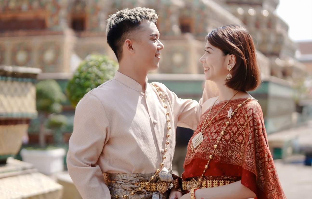 Wat Pho: Professional Thai Costume Photoshoot - Klook