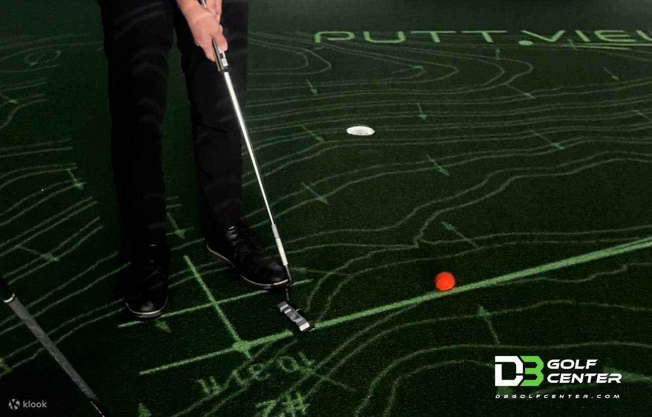 DB 高尔夫中心采用 3D 果岭使用的室内高尔夫刺激器 - Klook客路