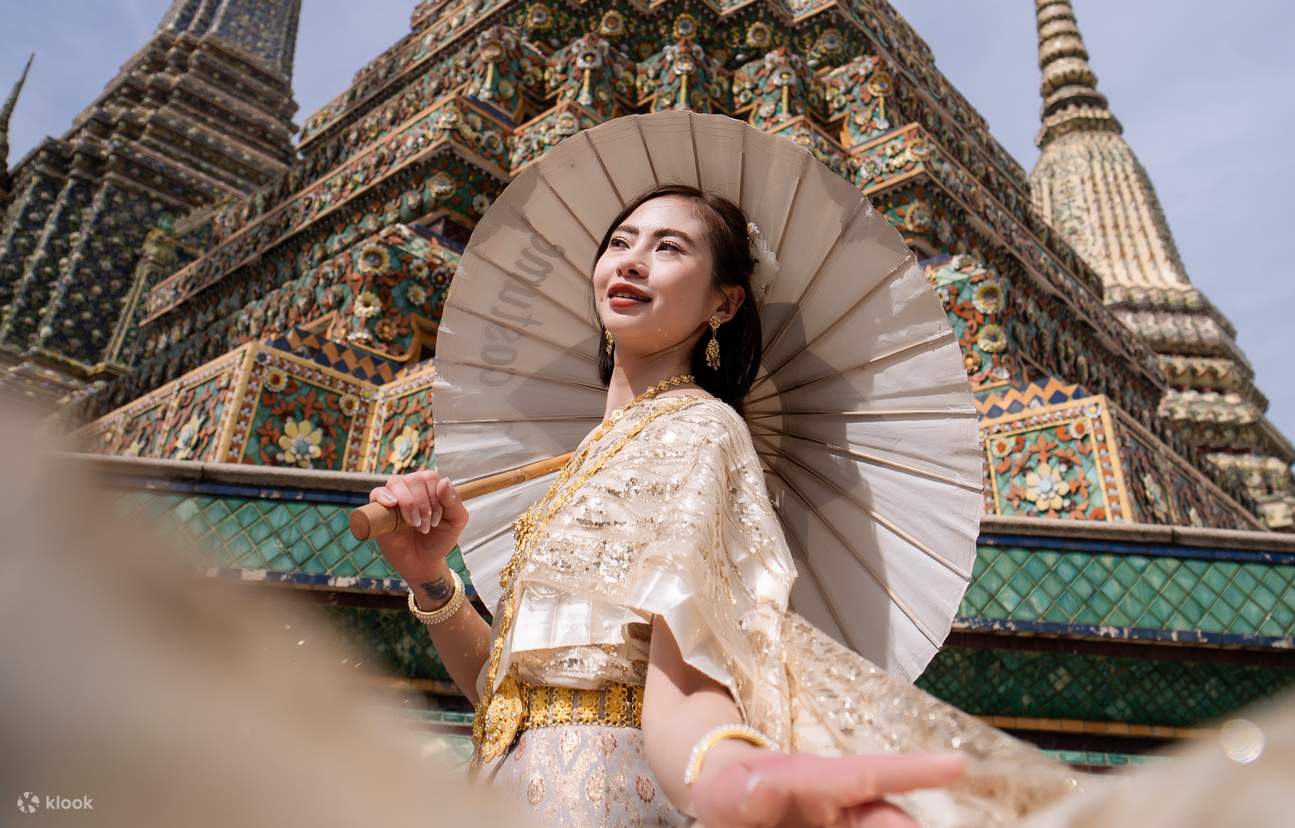 Wat Pho: Professional Thai Costume Photoshoot - Klook Canada