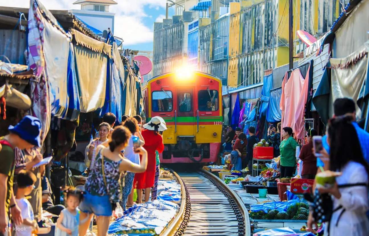 Chợ nổi Damnoen Saduak riêng tư, Đường sắt Maeklong, Wat & nhiều hơn nữa - Klook Việt Nam