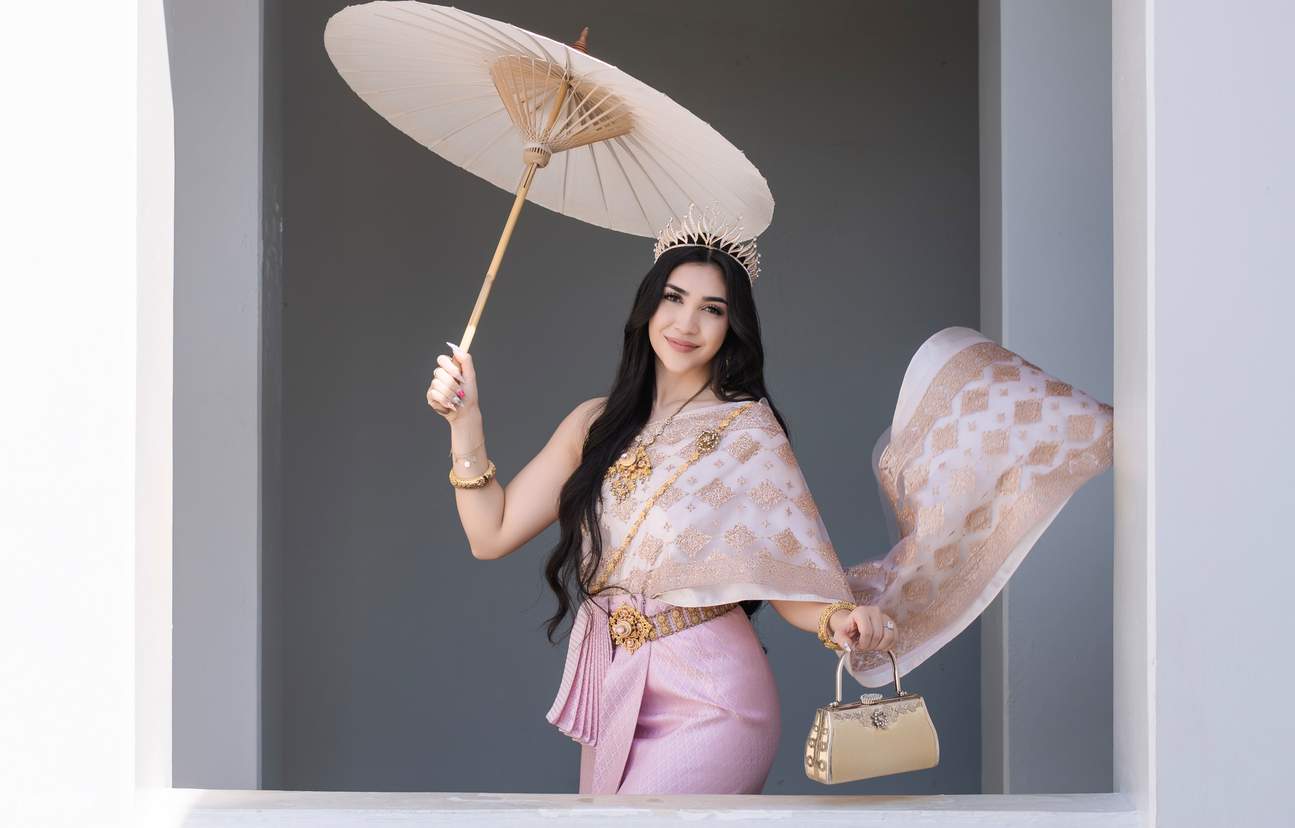 Full Set Thai Costume Rental in Bangkok + Hairdo & Makeup - Klook