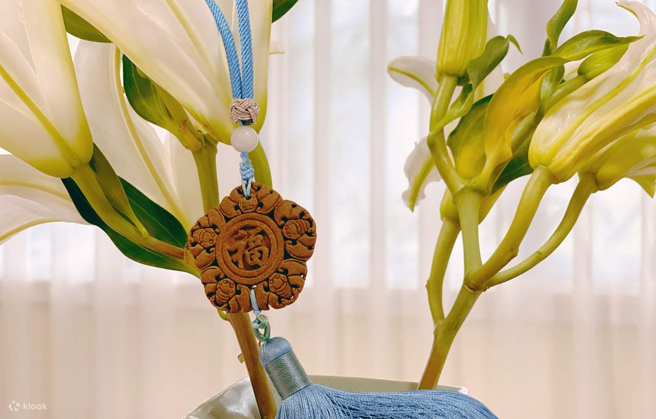 Learn to make pure natural incense cards in Daguanyuan - Eatwith ...