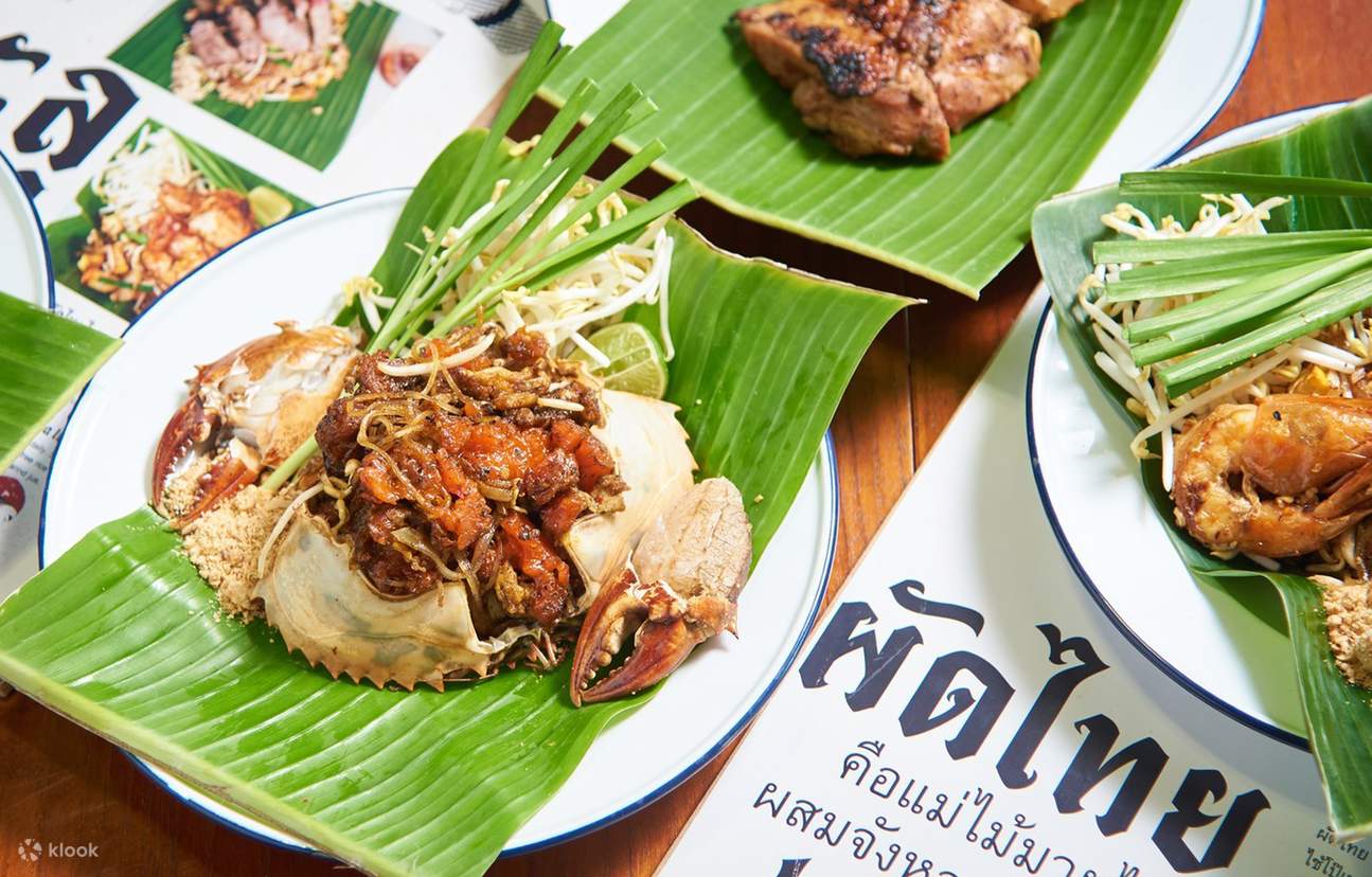 Bangkok Night Tour: Temples, Markets & Local Food by Tuk-Tuk - Klook ...