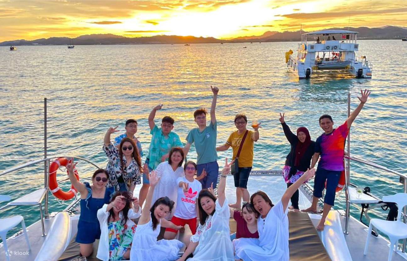 Experience Unforgettable Moments with Kapal Layar's Premium Sunset ...