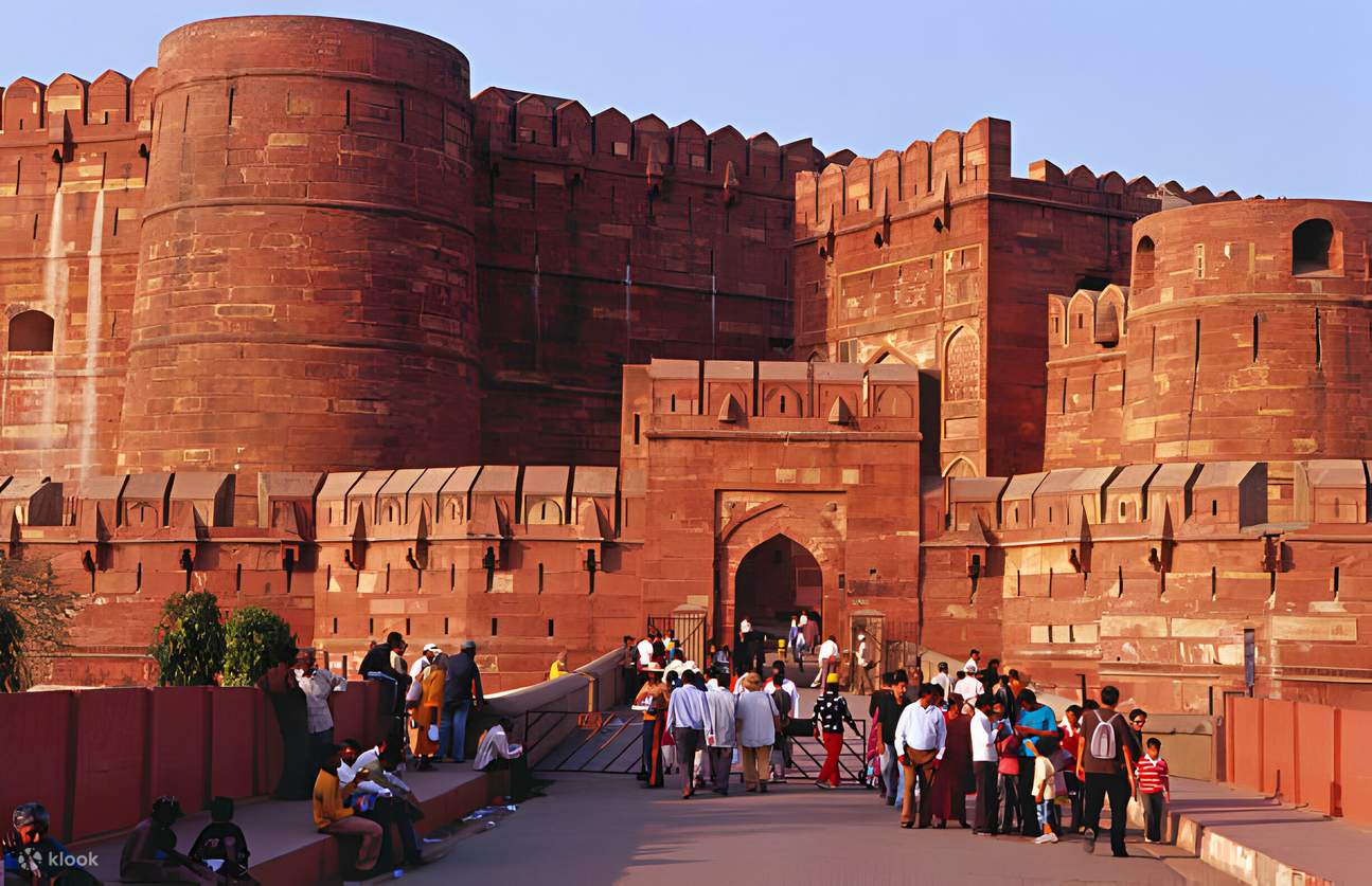 Explore the Taj Mahal: Delhi to Agra Day Trip by Gatimaan Express ...