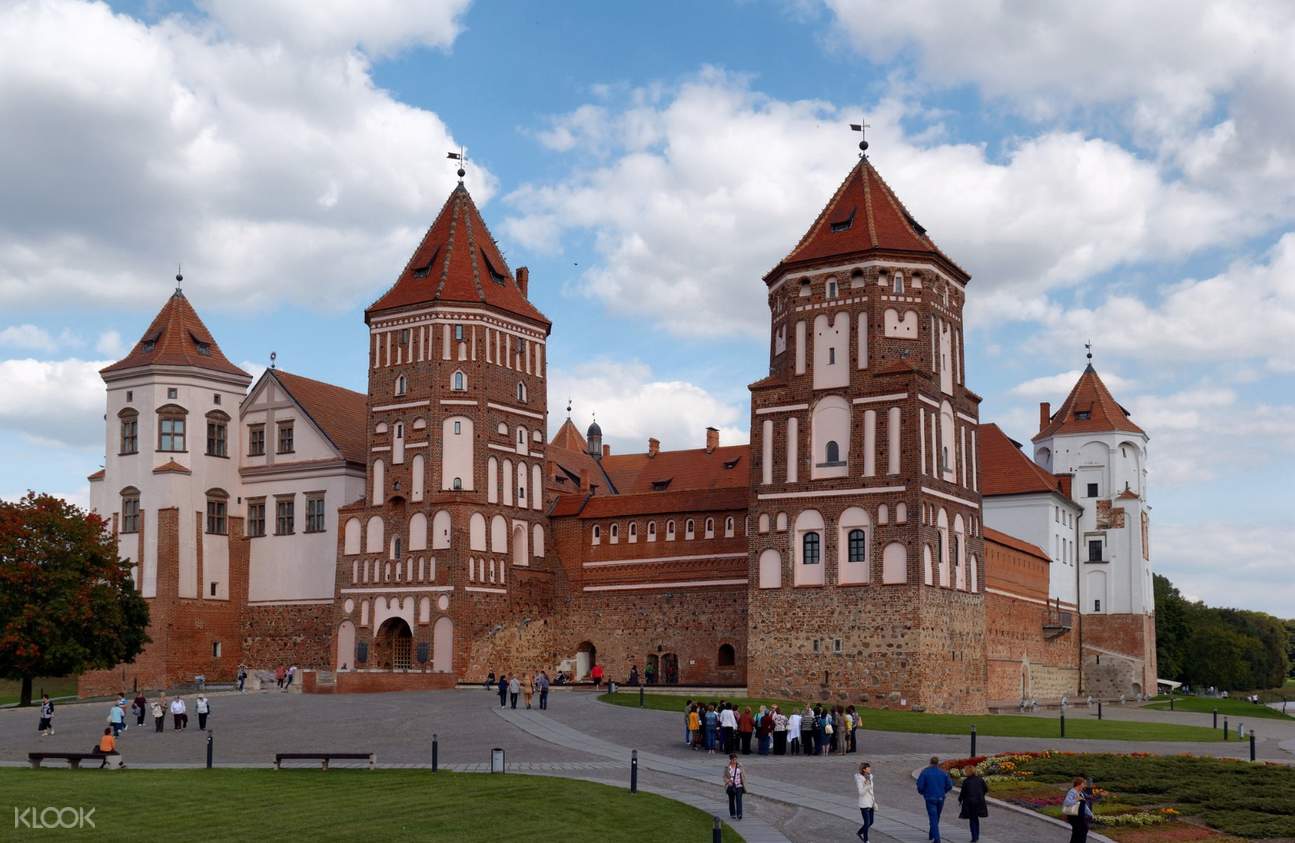 Mir and Nesvizh Castles Private Day Tour from Minsk