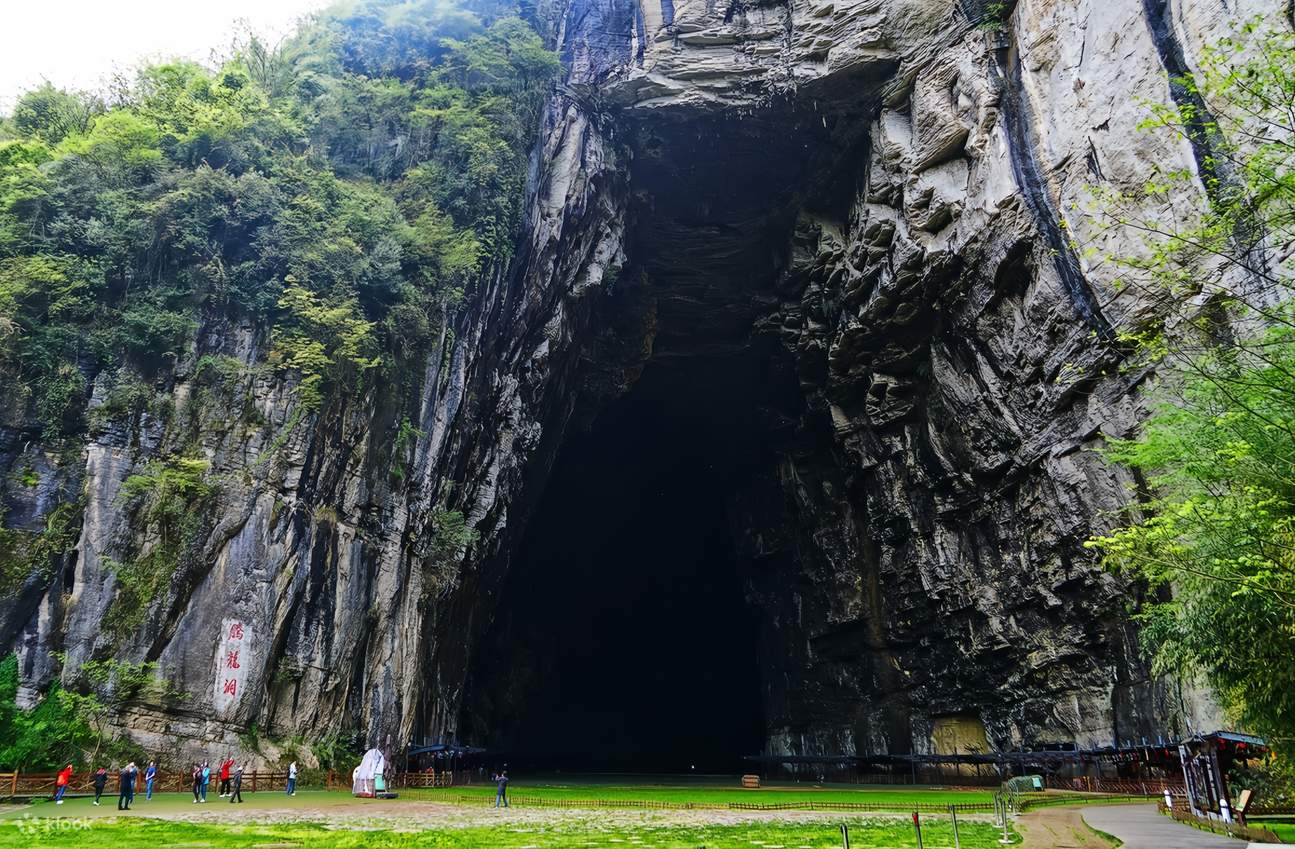 Enshi Tenglong Cave One-Day Tour (Door-to-Door Pickup & Drop-off ...