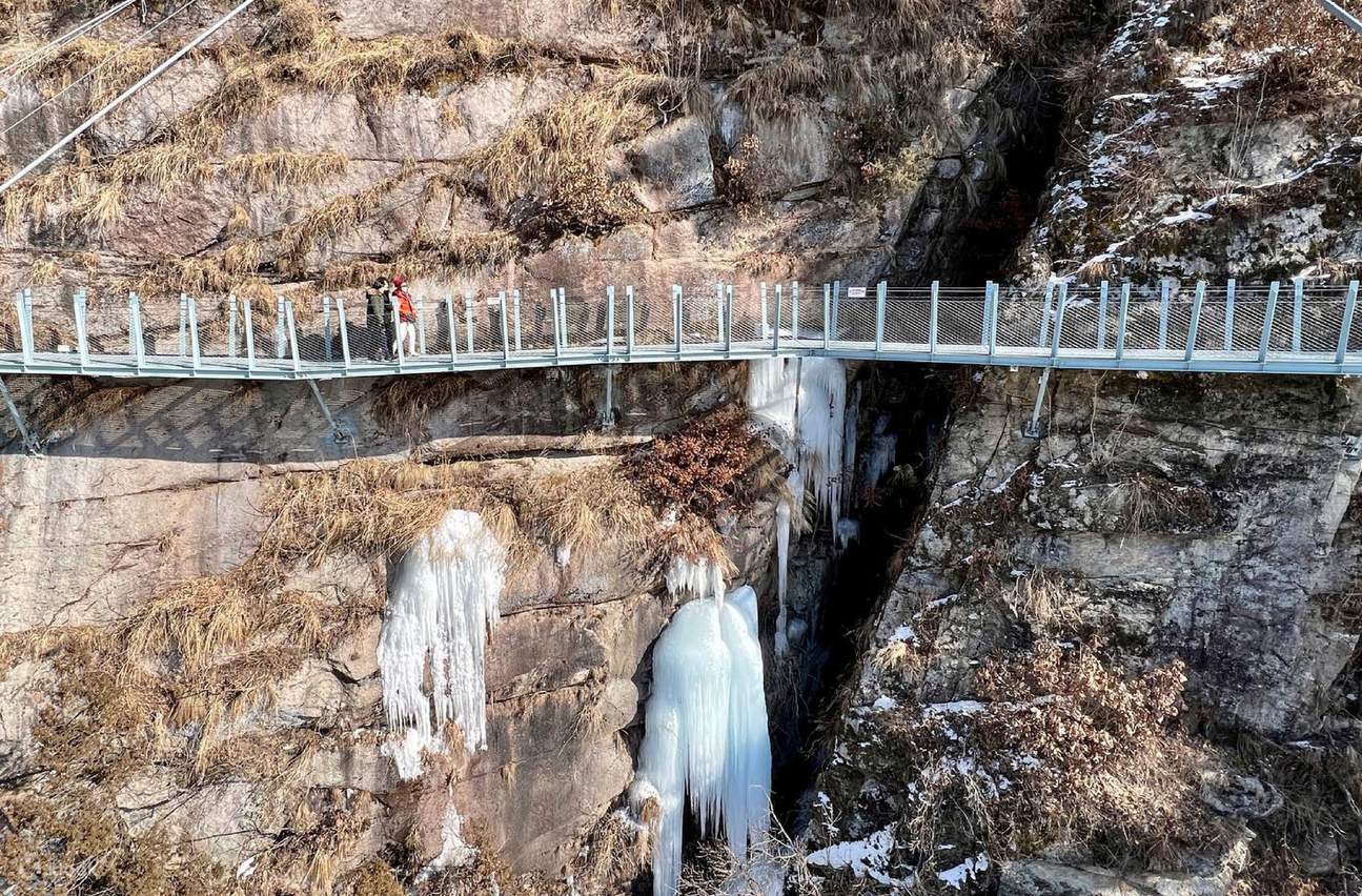 Cheolwon Canyon & Seasonal Hot Attractions One Day Tour - Klook United ...