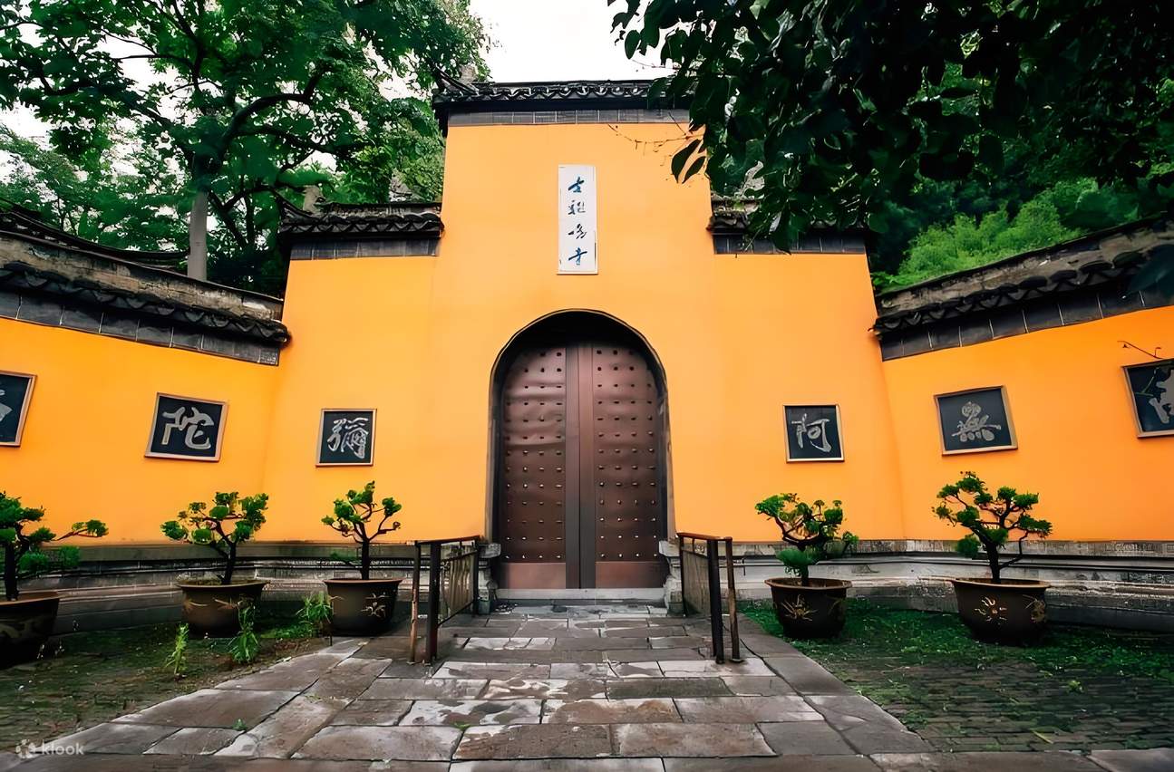 Nanjing Private Day Tour: Ming Xiaoling Mausoleum, Zhonghua Gate, Zhan Garden, Jiming Temple ...
