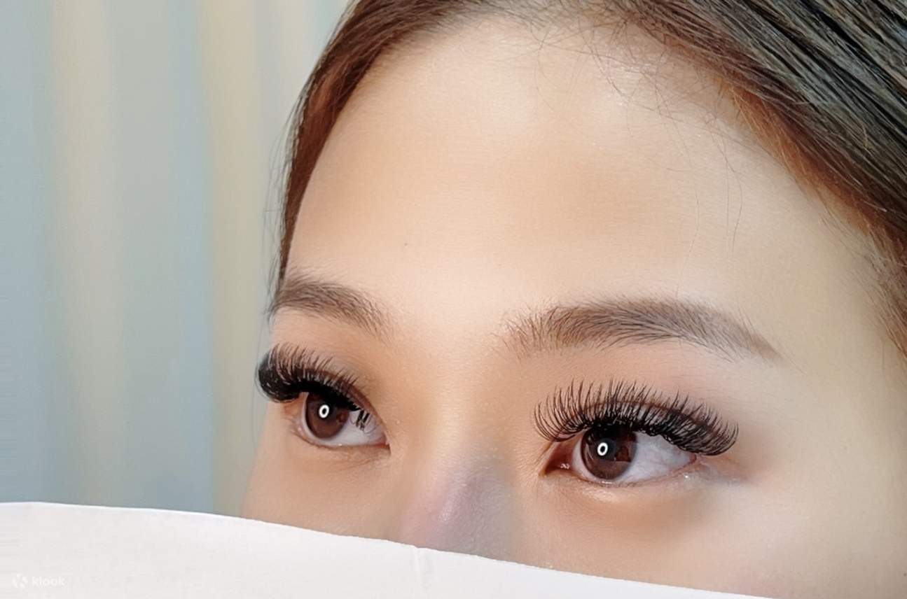 Eyelash Queen: K-Pop Idol Lash Lift Experience in Sinchon, Seoul ...