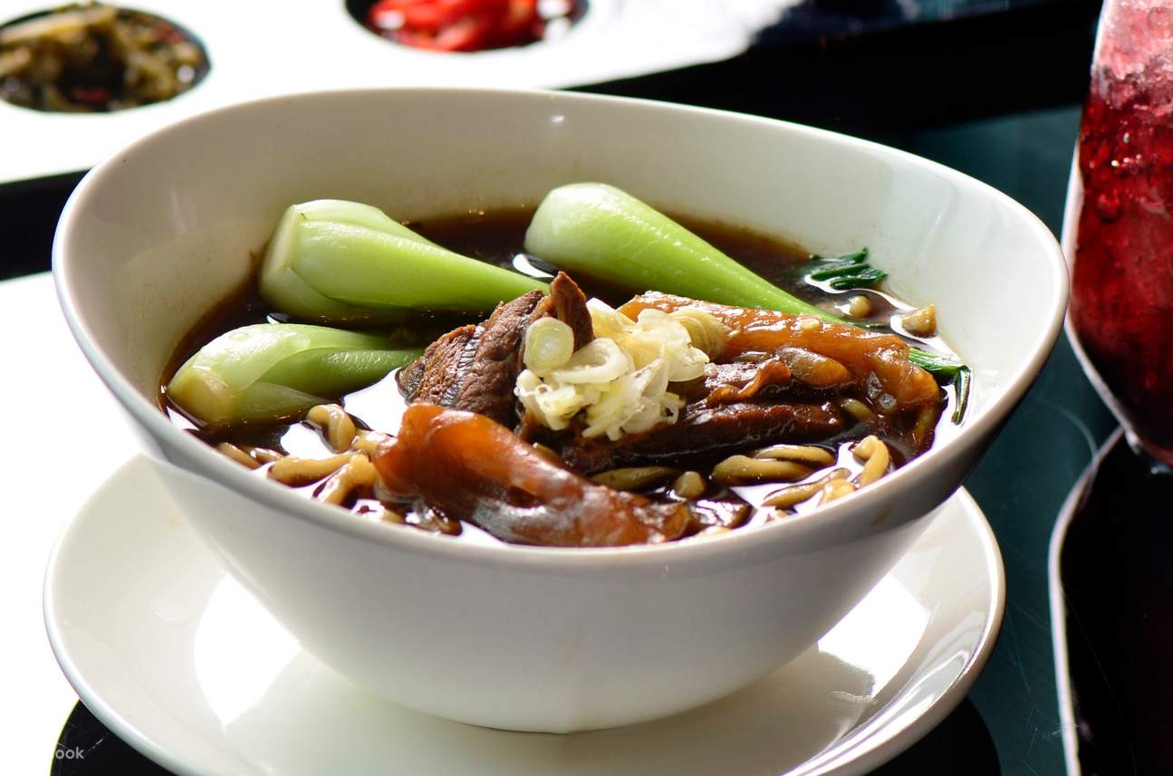 ร้าน YEN Bar ที่โรงแรง W Taipei (ก๋วยเตี๋ยวเนื้อสูตรเฉพาะ) - Klook ...