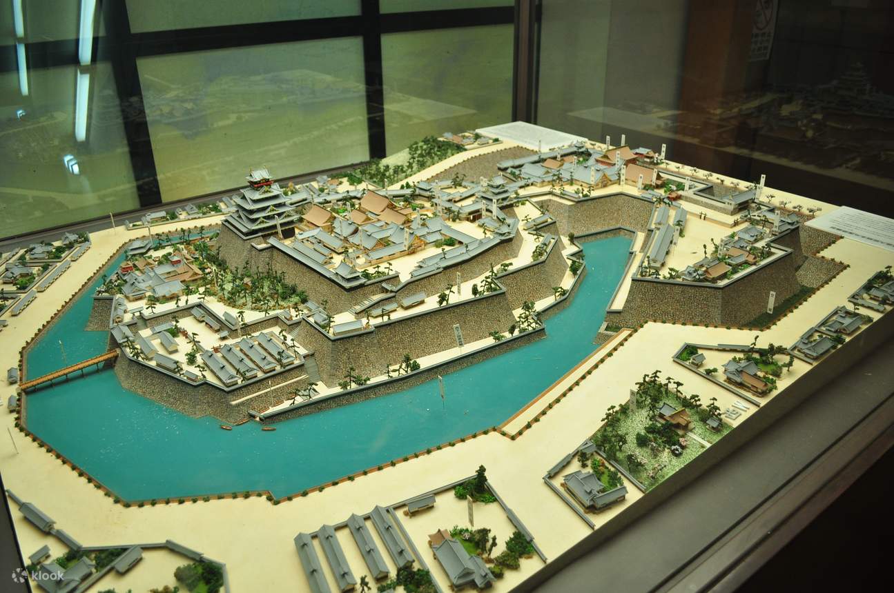 Osaka Castle 3 hours Historical Walking Tour - Klook