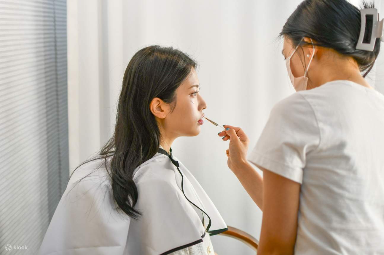 Seoul Apgujeong Celebrity Makeup Experience K-Beauty Tour - Klook