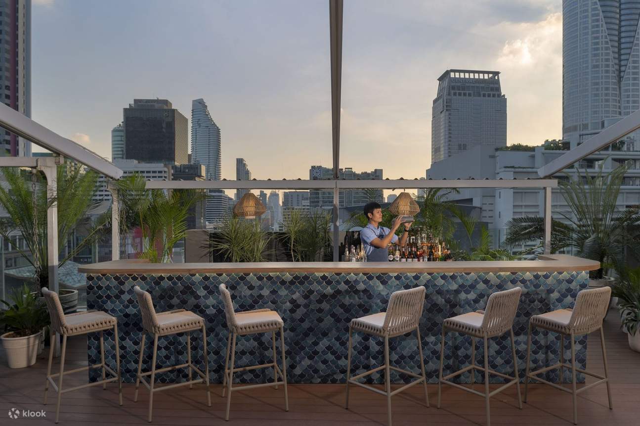 View Bangkok Rooftop Bar and Restaurant - Klook