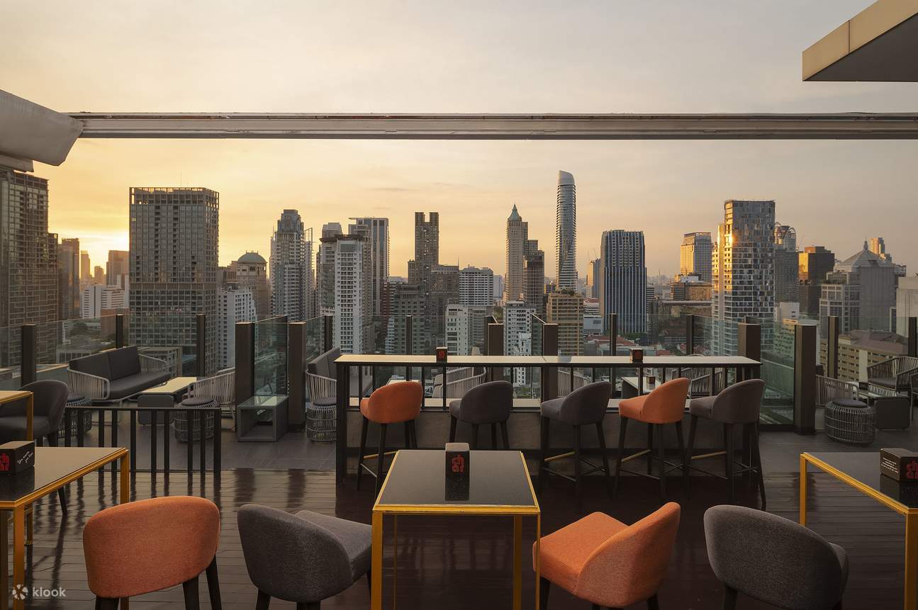 Bar Atap CHAR di Indigo Hotel Bangkok - Klook Indonesia