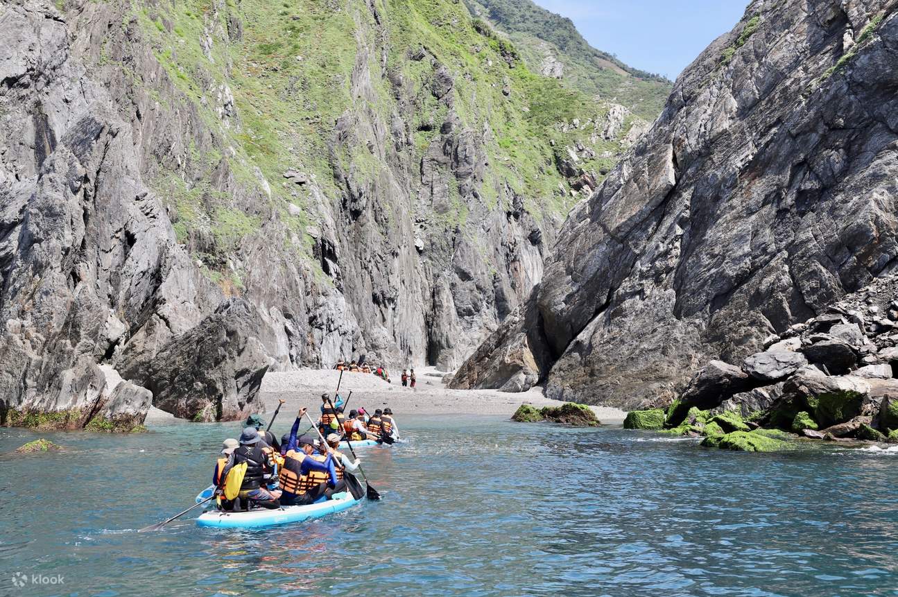 Yilan: Water Walker - Wuyanjiao Blue Beer Sea Dragon Boat SUP (Full ...