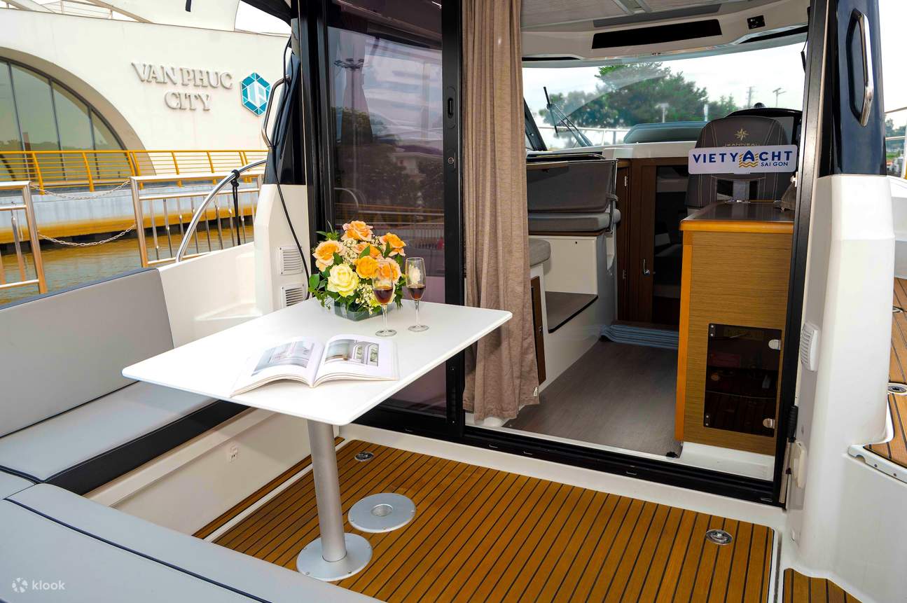 Pengalaman Makan Yacht Peribadi Mewah di Sungai Saigon - Klook Amerika ...