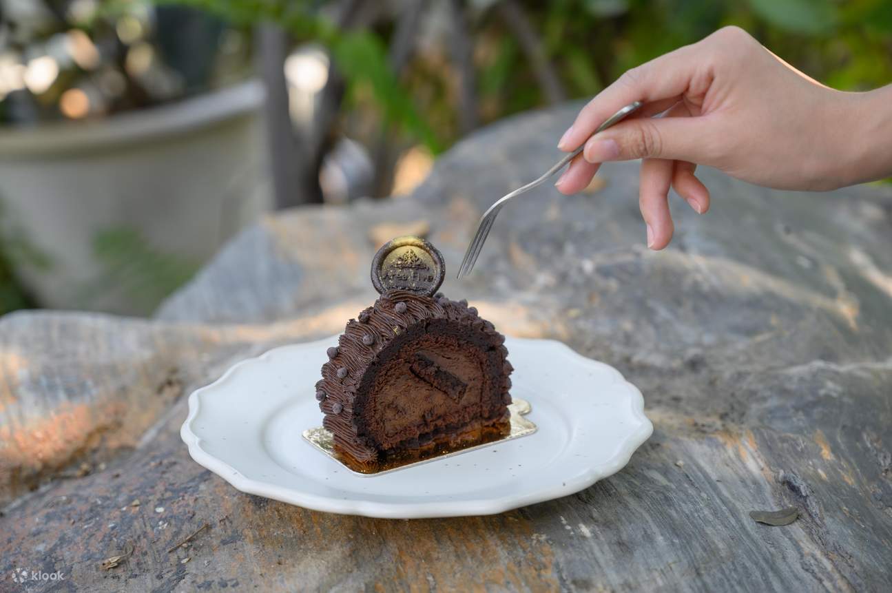 Kuliner dan Kopi di Area Five Cafe & Eatery - Klook Indonesia