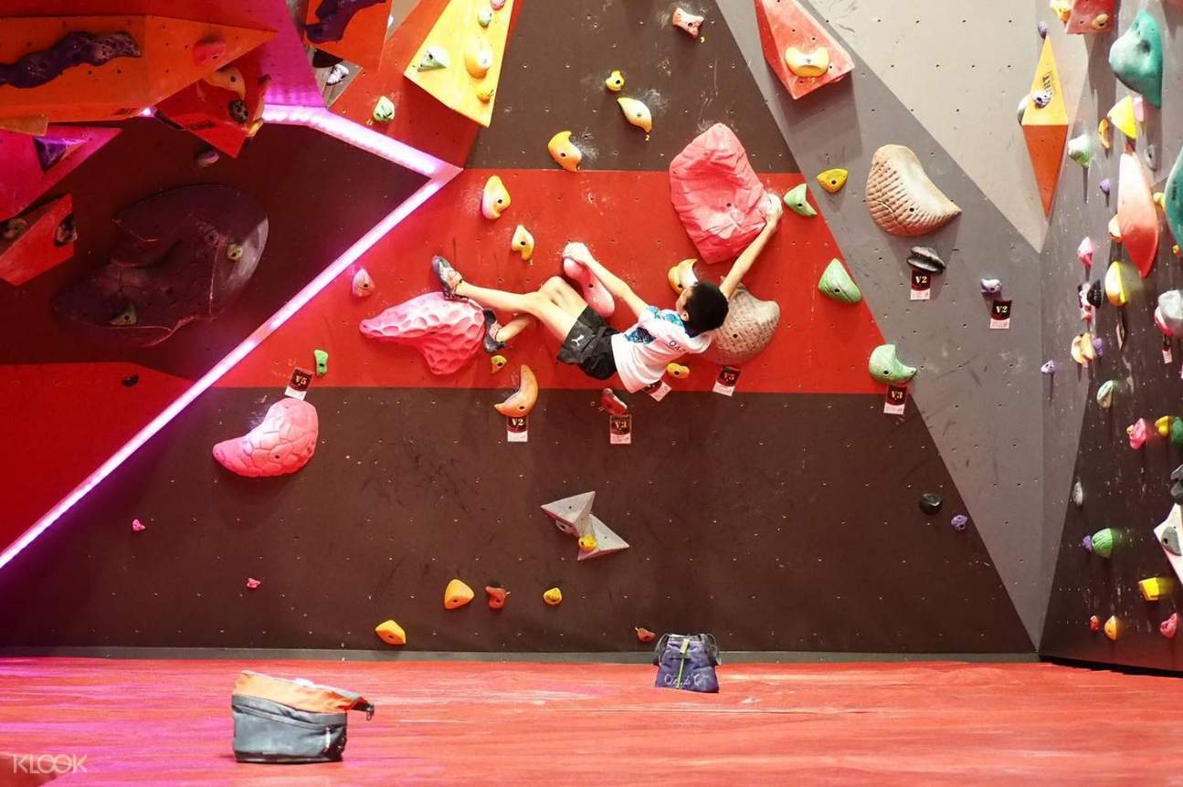 Gravity Lab Indoor Climbing Experience in Bangkok
