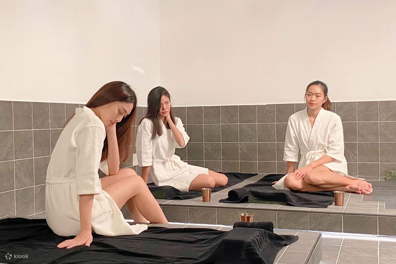 Taichung: Jing Lady Micro Hotel - Japanese Black Stone Rock Bath • Spa ...