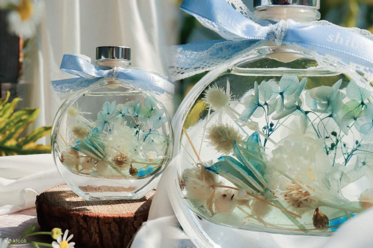 Taichung: Floating Flower Reed Diffuser DIY Experience - Klook Philippines